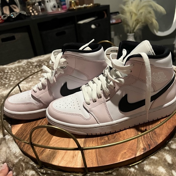 Air Jordan 1s!!! Worn once – US 8075